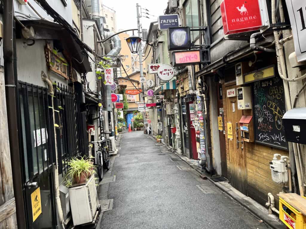 Ultimate Guide to Visit Golden Gai - Explore Tokyo's Vibrant Nightlife